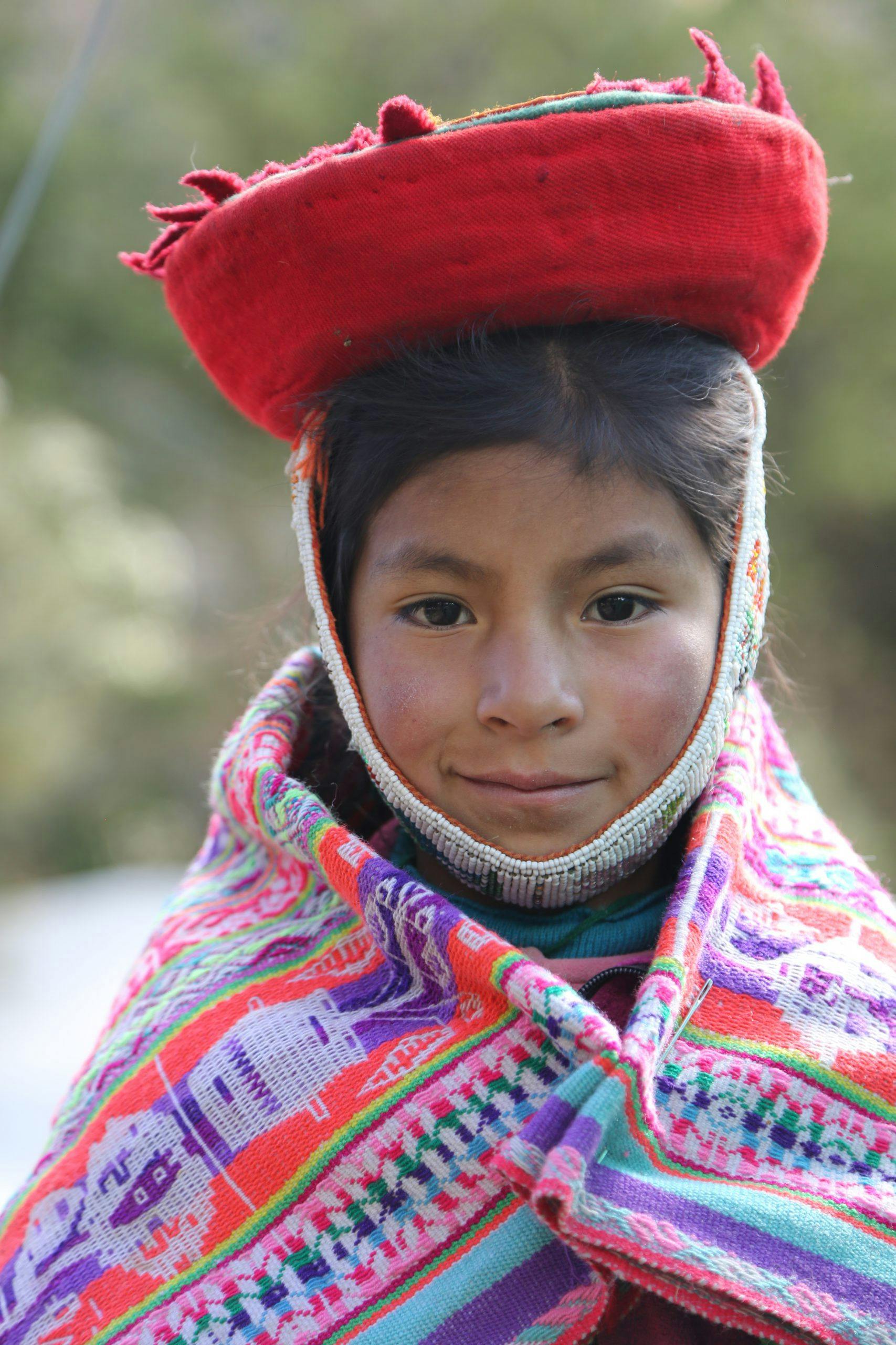 Chaska en haar vrienden in Peru leren twee talen op school | Wilde Ganzen